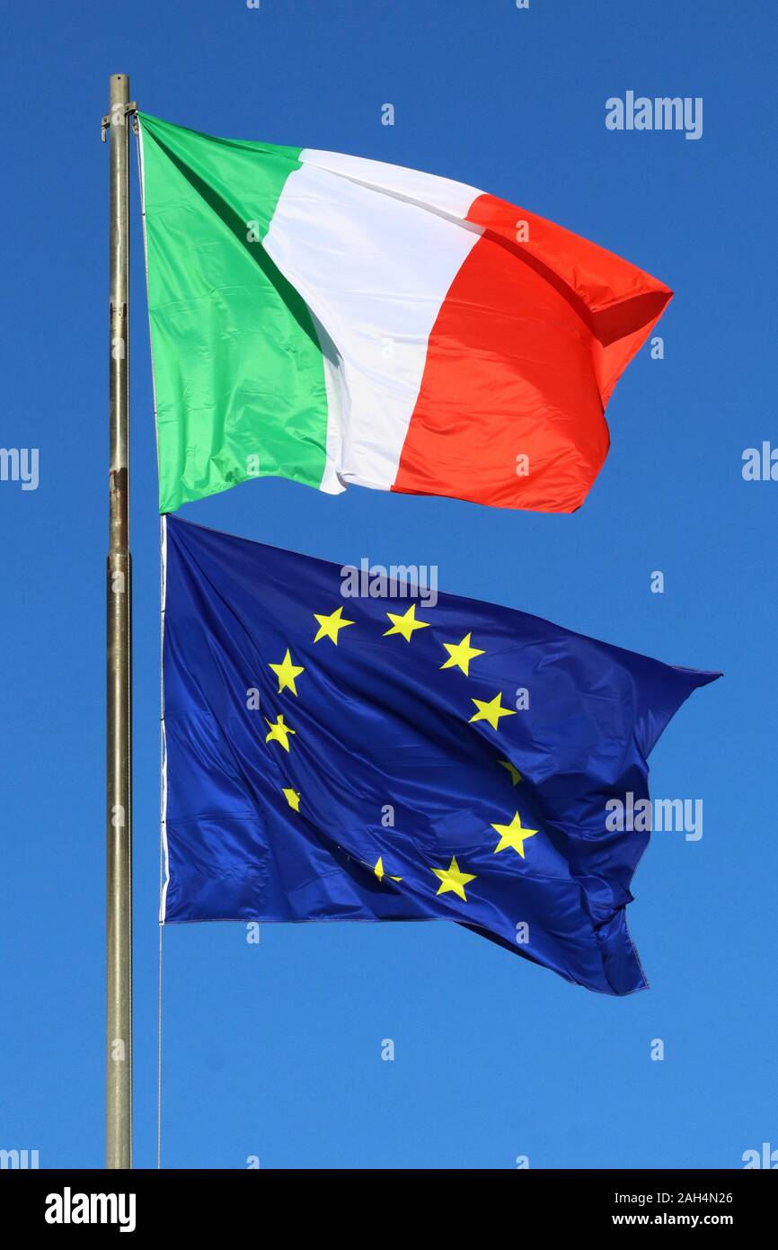 Italienische nationalflaggen -Fotos und -Bildmaterial in hoher ...