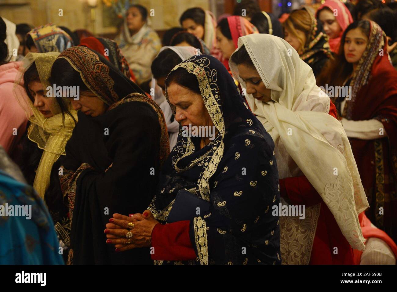 Lahore, Pakistan. 24 Dez, 2019. Die pakistanischen christlichen ...
