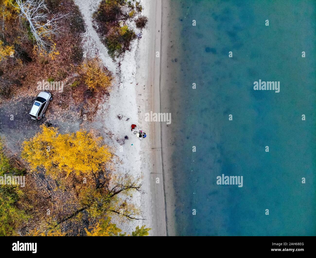 Ansicht von oben zwei Fischer am linken Ufer des Don River im späten ...