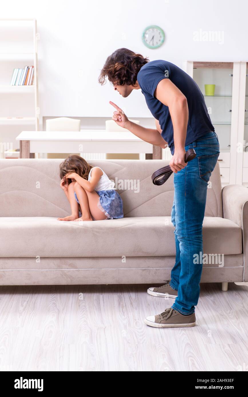 Prügelstrafe knabe -Fotos und -Bildmaterial in hoher Auflösung – Alamy