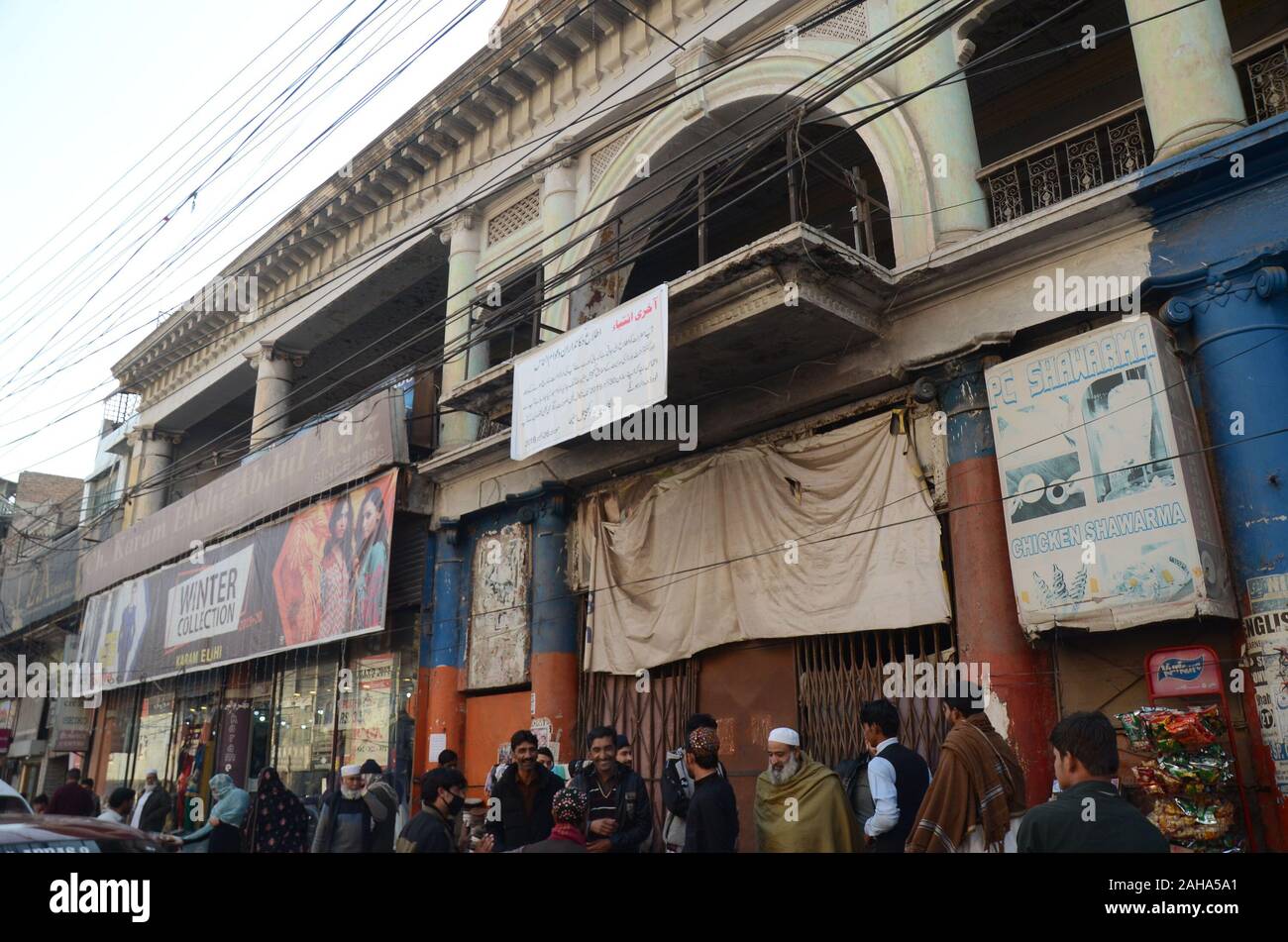 Peshawar, Pakistan. 27 Dez, 2019. Über sechs Jahrzehnte alte Hauptstadt ...