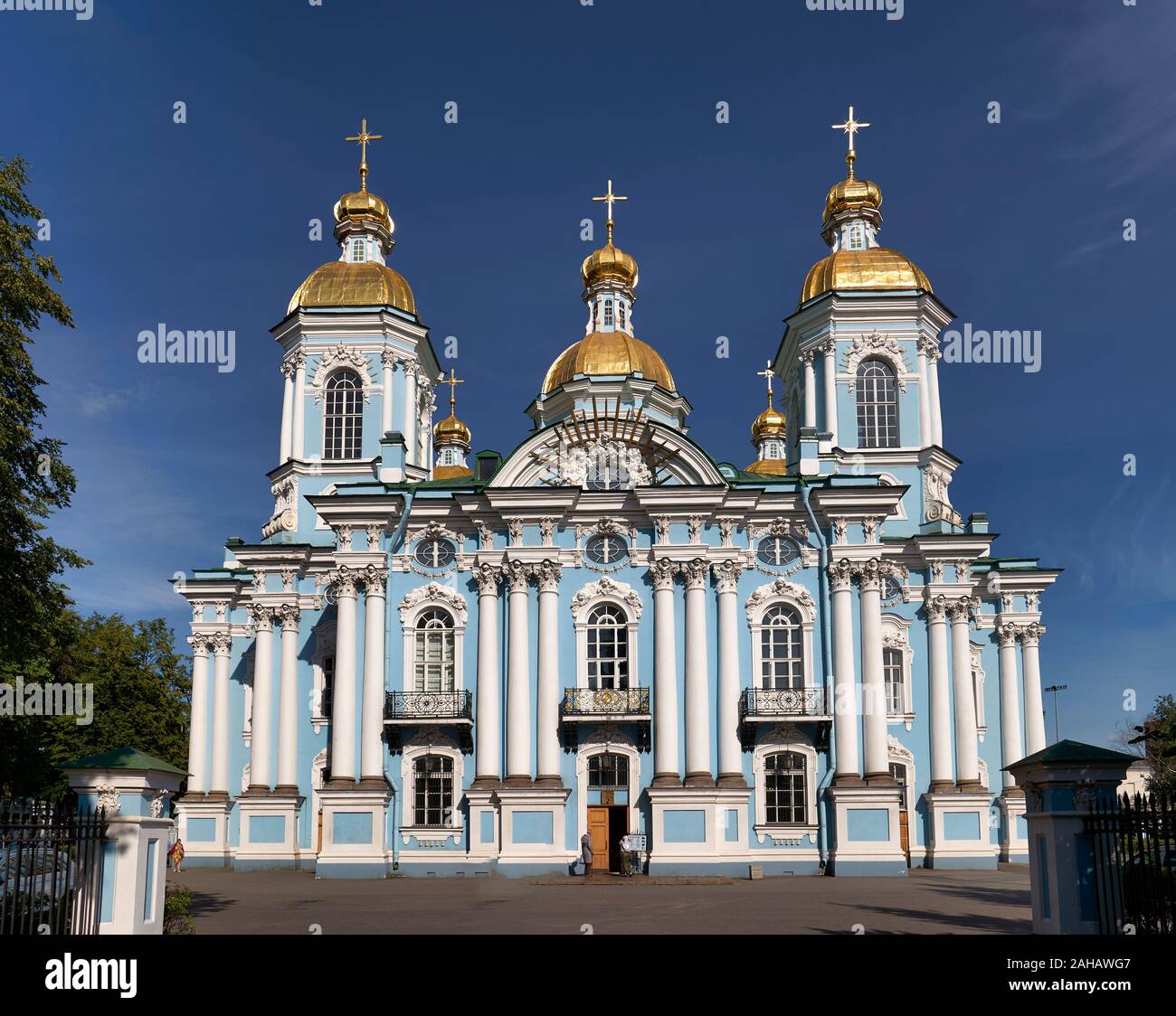 Blick auf die fassade der basilika st nikolaus -Fotos und -Bildmaterial in hoher Auflösung – Alamy
