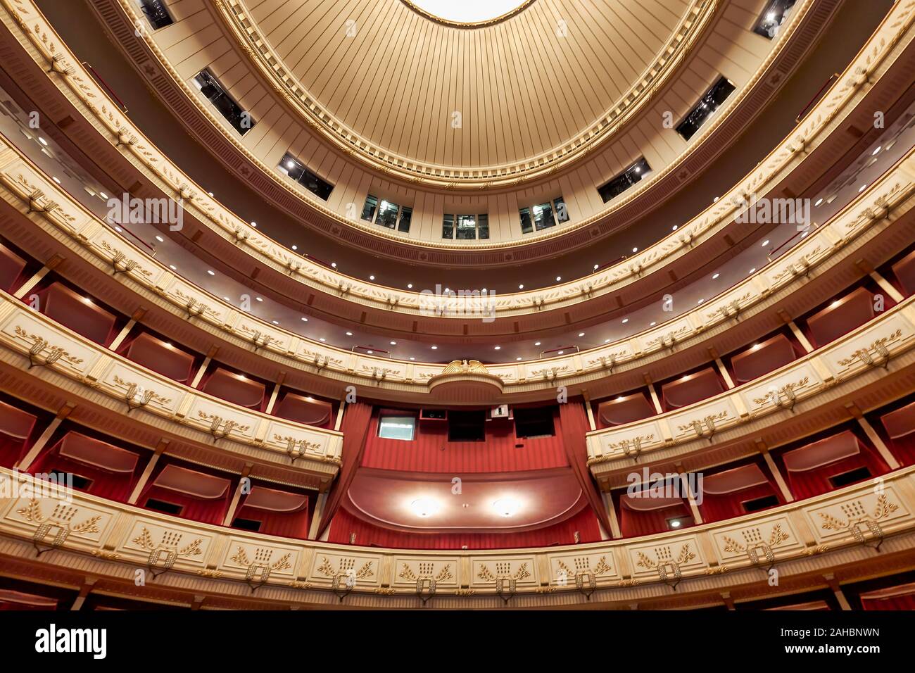 Staatsoper wien innen -Fotos und -Bildmaterial in hoher Auflösung – Alamy