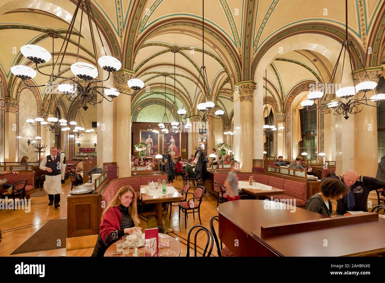 Cafe central -Fotos und -Bildmaterial in hoher Auflösung – Alamy