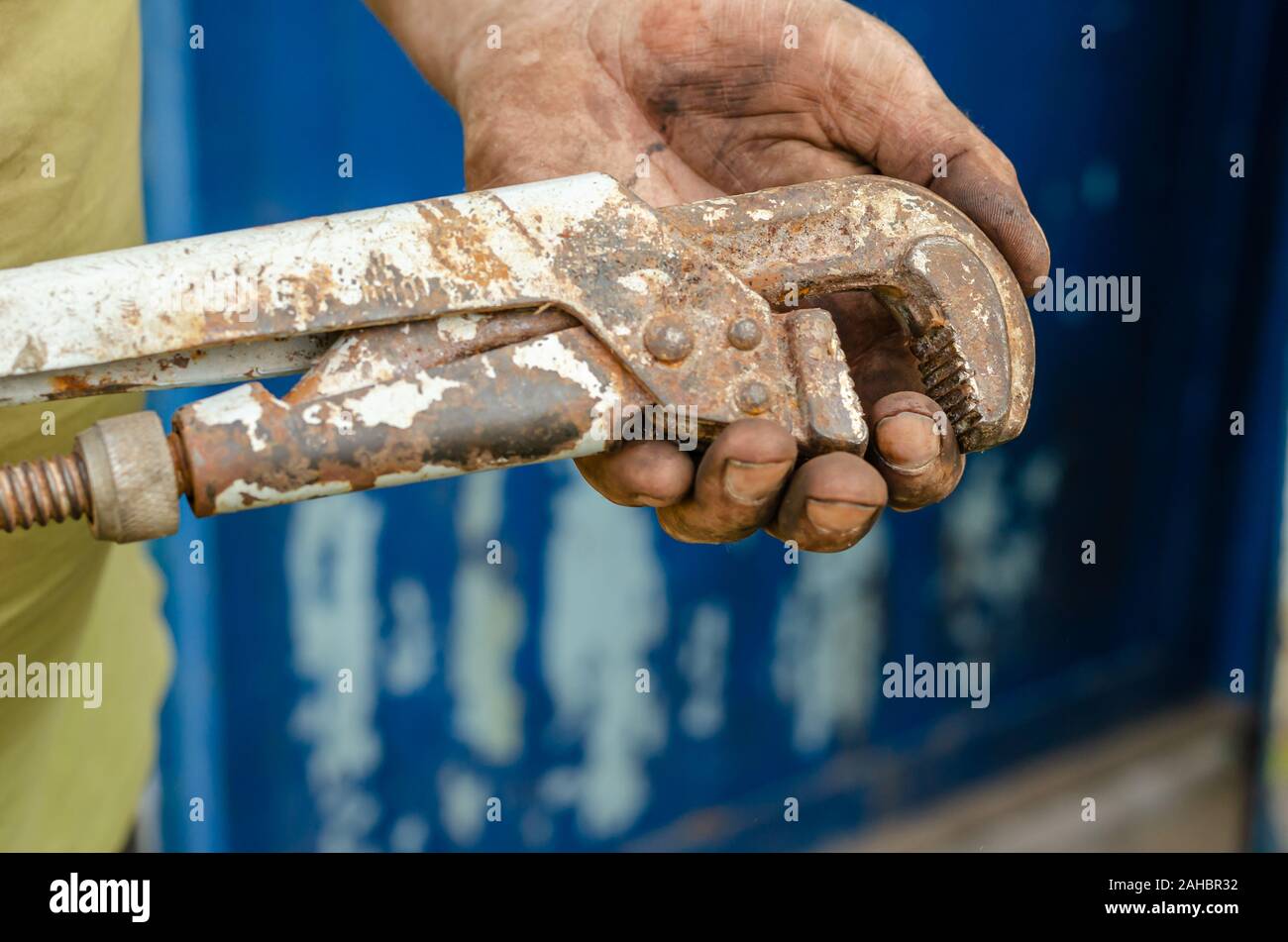 Fingernagel anziehen -Fotos und -Bildmaterial in hoher Auflösung – Alamy