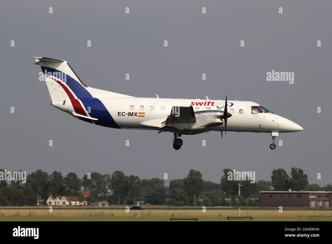 Embraer emb 120 brasilia -Fotos und -Bildmaterial in hoher Auflösung ...