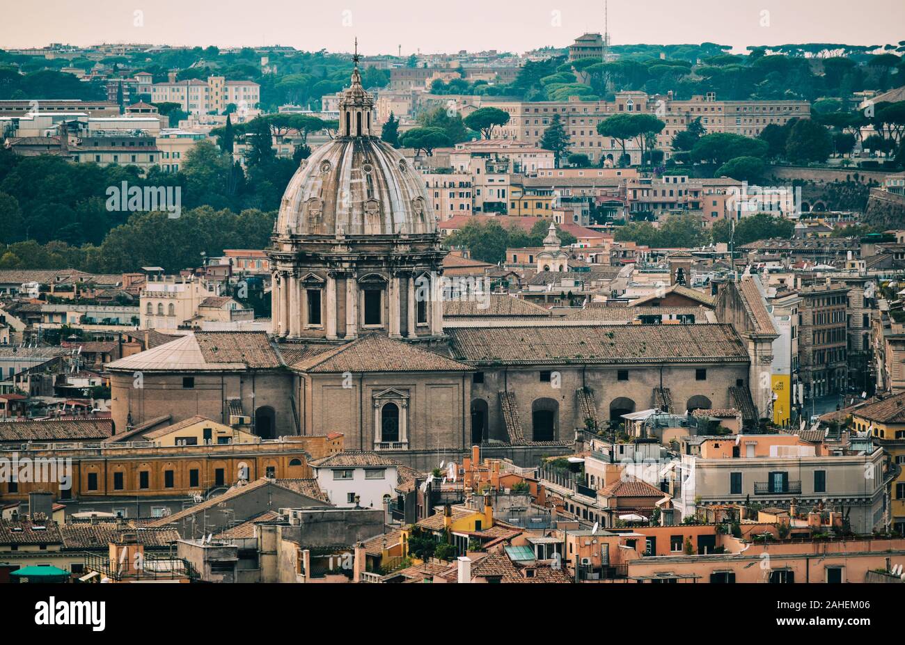 Panoramablick auf das antike Rom Ruinen. Skyline Skyline von ...