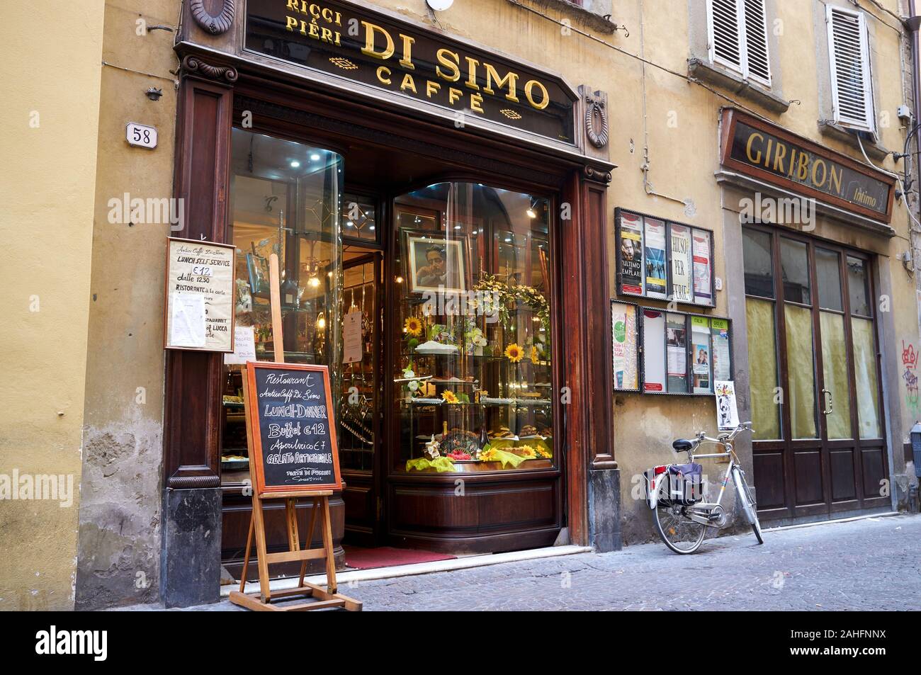 Caffe di simo -Fotos und -Bildmaterial in hoher Auflösung – Alamy