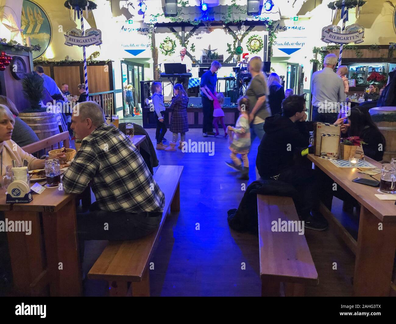 Traditionelle berliner kneipe -Fotos und -Bildmaterial in hoher ...