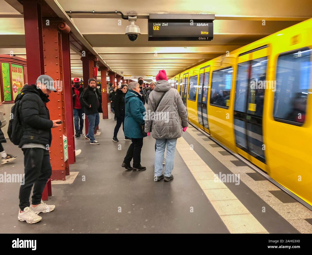 Platform Alexanderplatz Metro Station Stockfotos und -bilder Kaufen - Alamy