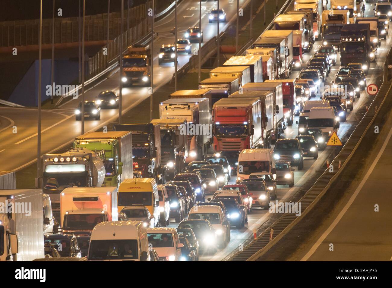 Stau auf der Schnellstraße S6 namens Obwodnica Trojmiasta (dreistadt ...