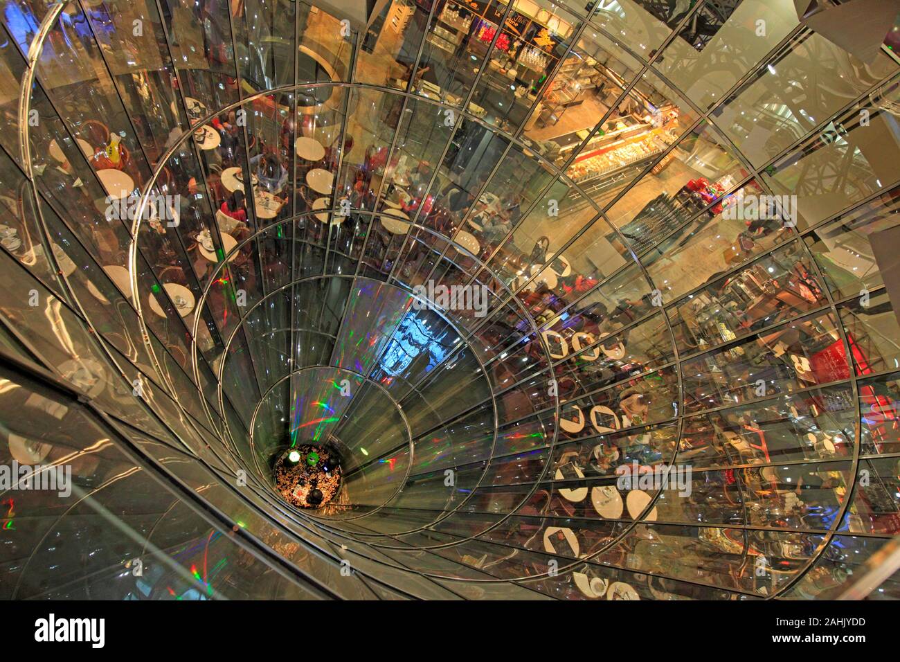 Galeries lafayette berlin -Fotos und -Bildmaterial in hoher Auflösung ...