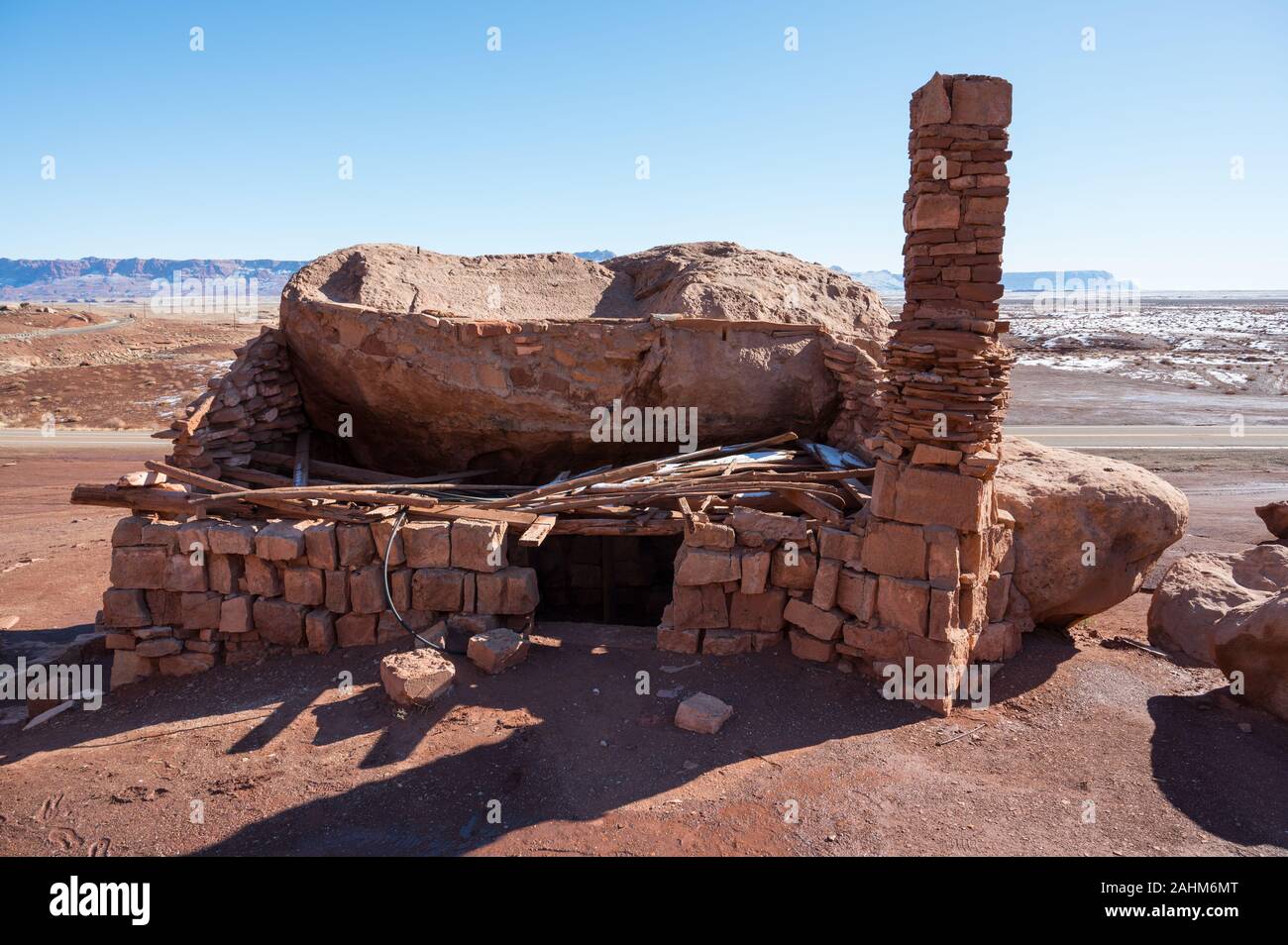 Rock und haus in -Fotos und -Bildmaterial in hoher Auflösung – Alamy