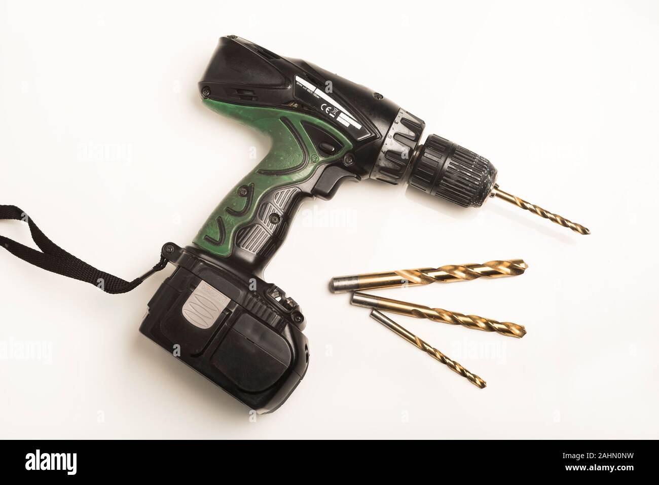 Ein schnurloses elektrische Schlagbohrmaschine mit mehreren Titan ...