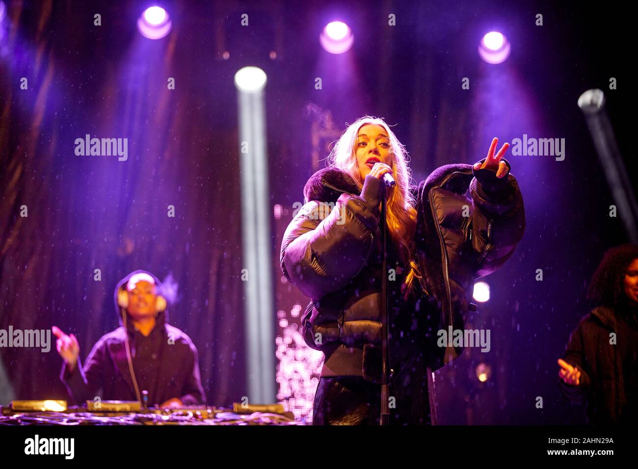 Singer songwriter von der stimme -Fotos und -Bildmaterial in hoher ...