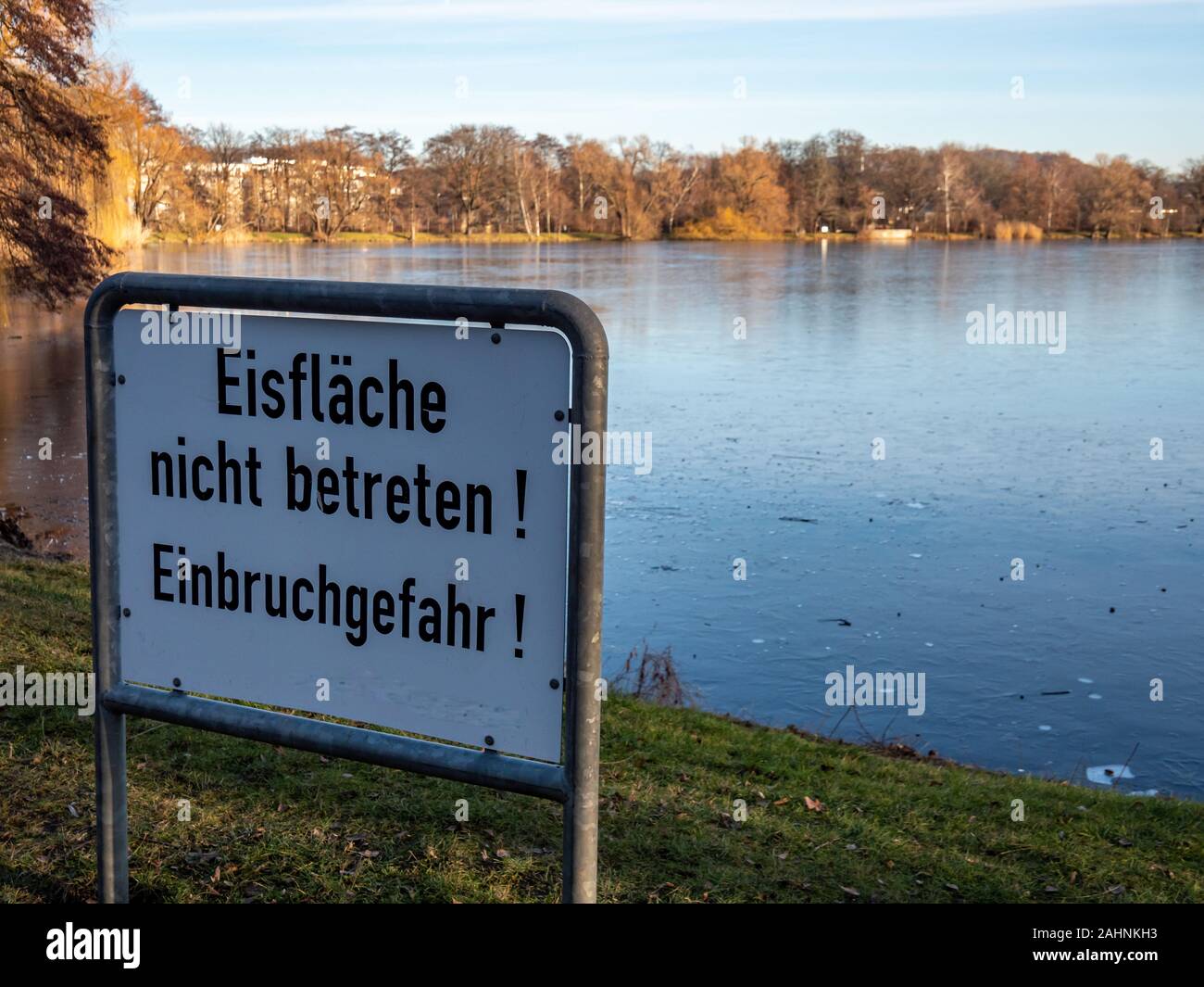 Eis brechen -Fotos und -Bildmaterial in hoher Auflösung – Alamy