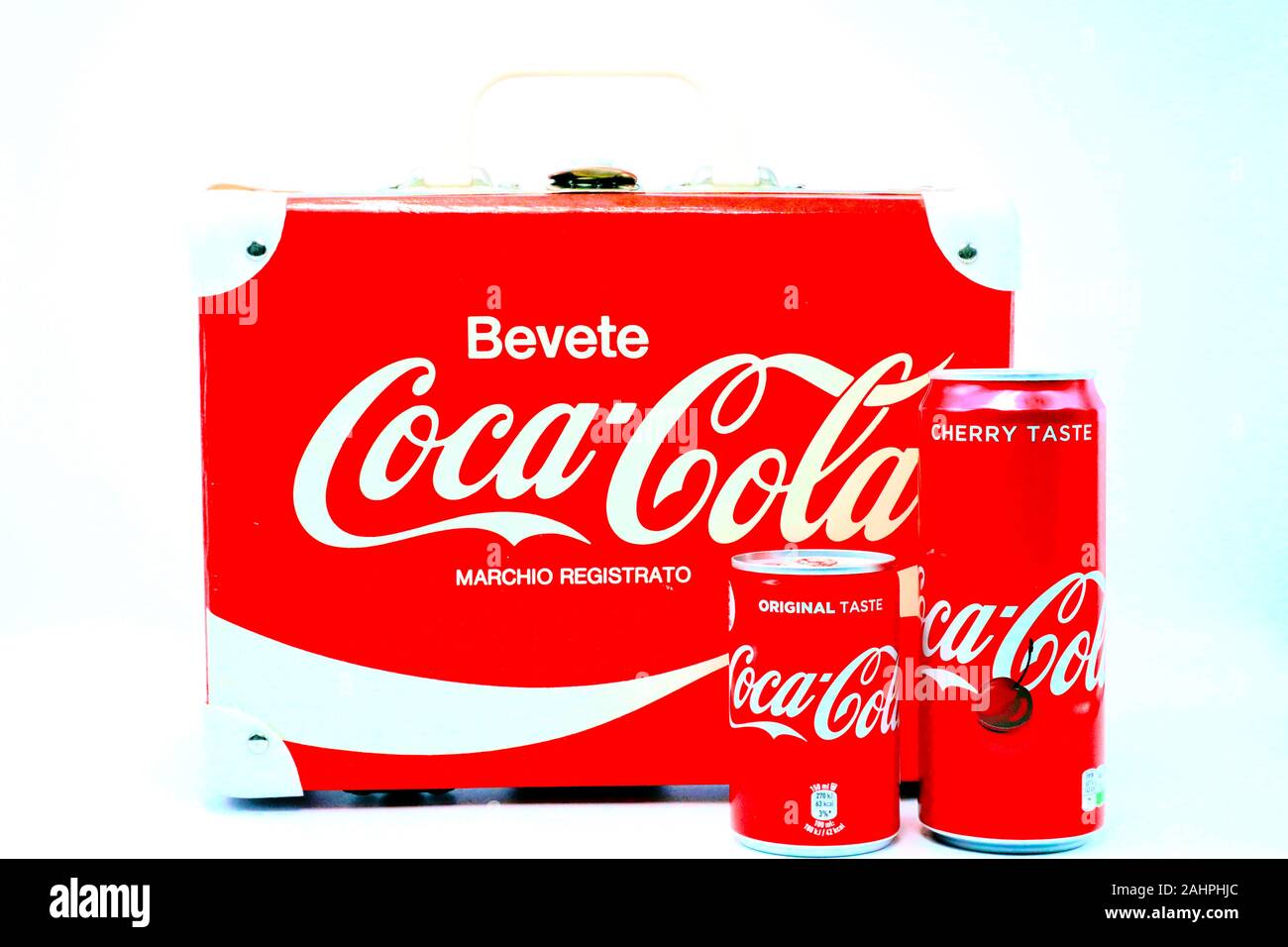 COCA-COLA. Coca-Cola und die Kontur Flasche Design sind Marken von The ...