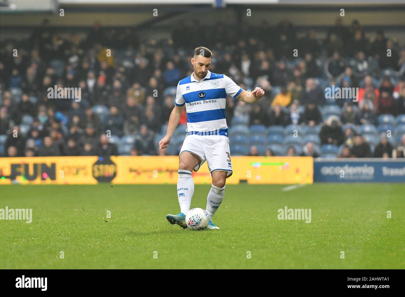 LONDON, ENGLAND - am 1. Januar Lee Wallace von QPR in Aktion während ...