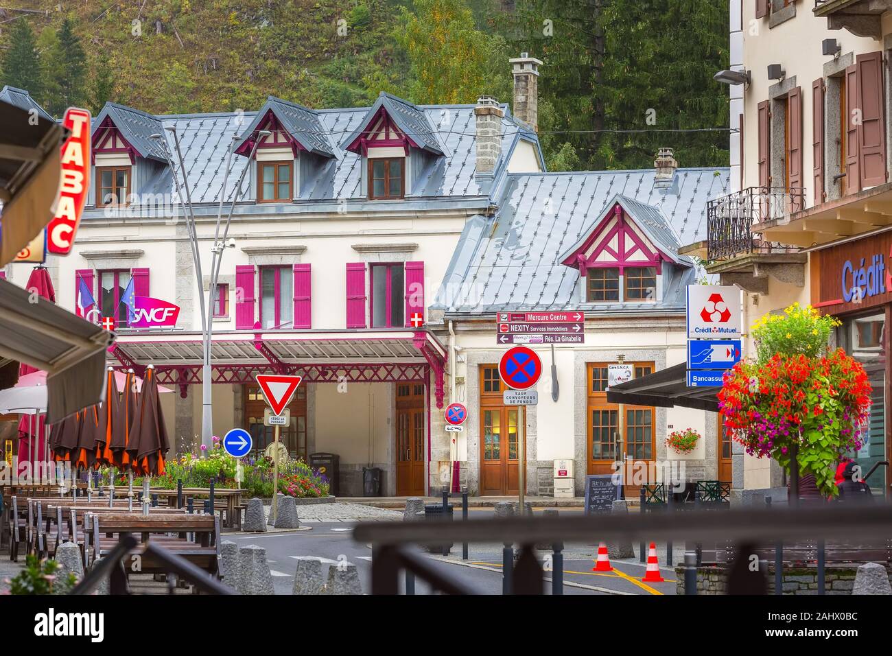Chamonix town center french alps -Fotos und -Bildmaterial in hoher ...