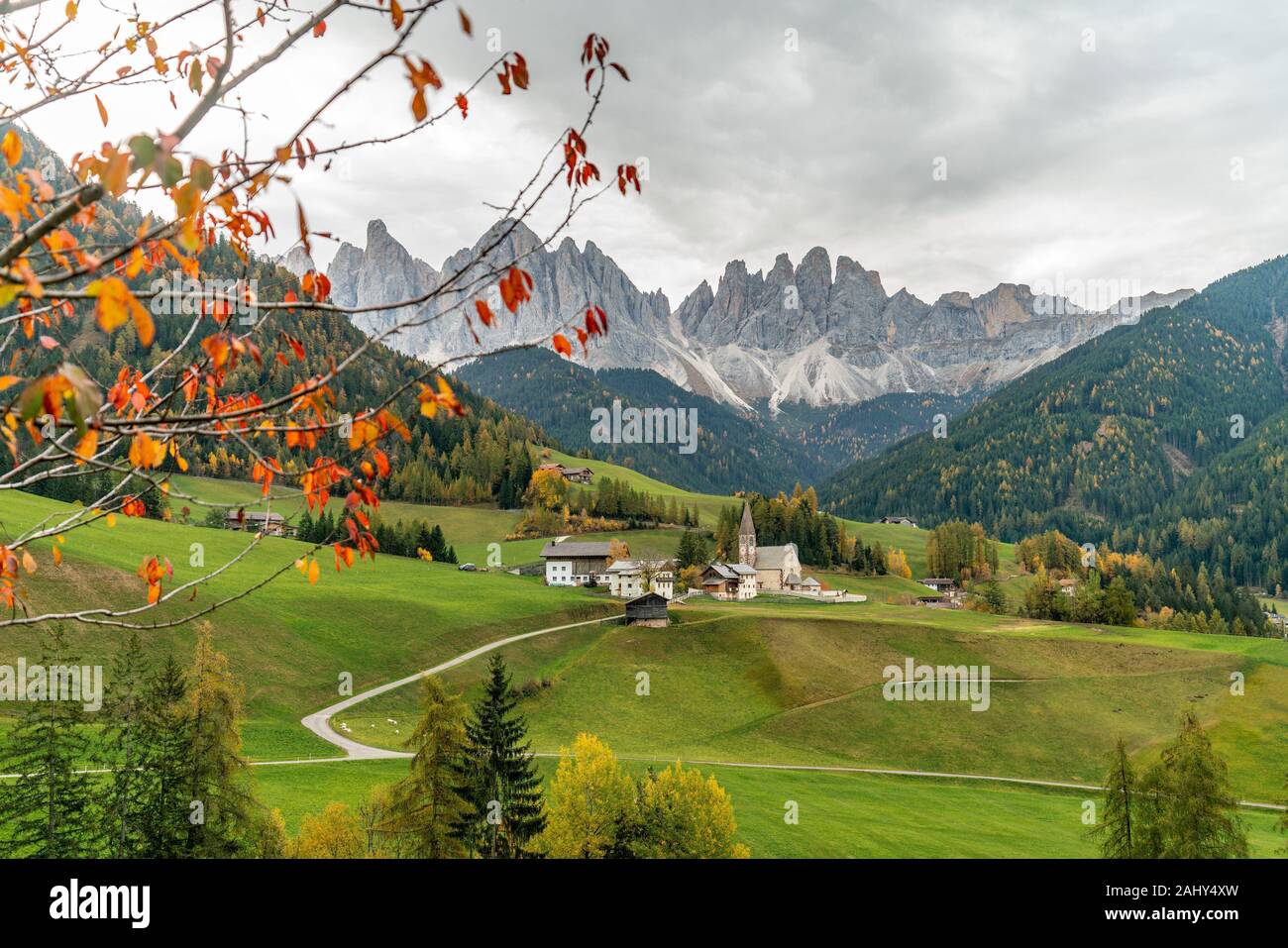Herbst Im Dorf Santa Magdalena Stockfotos und -bilder Kaufen - Alamy