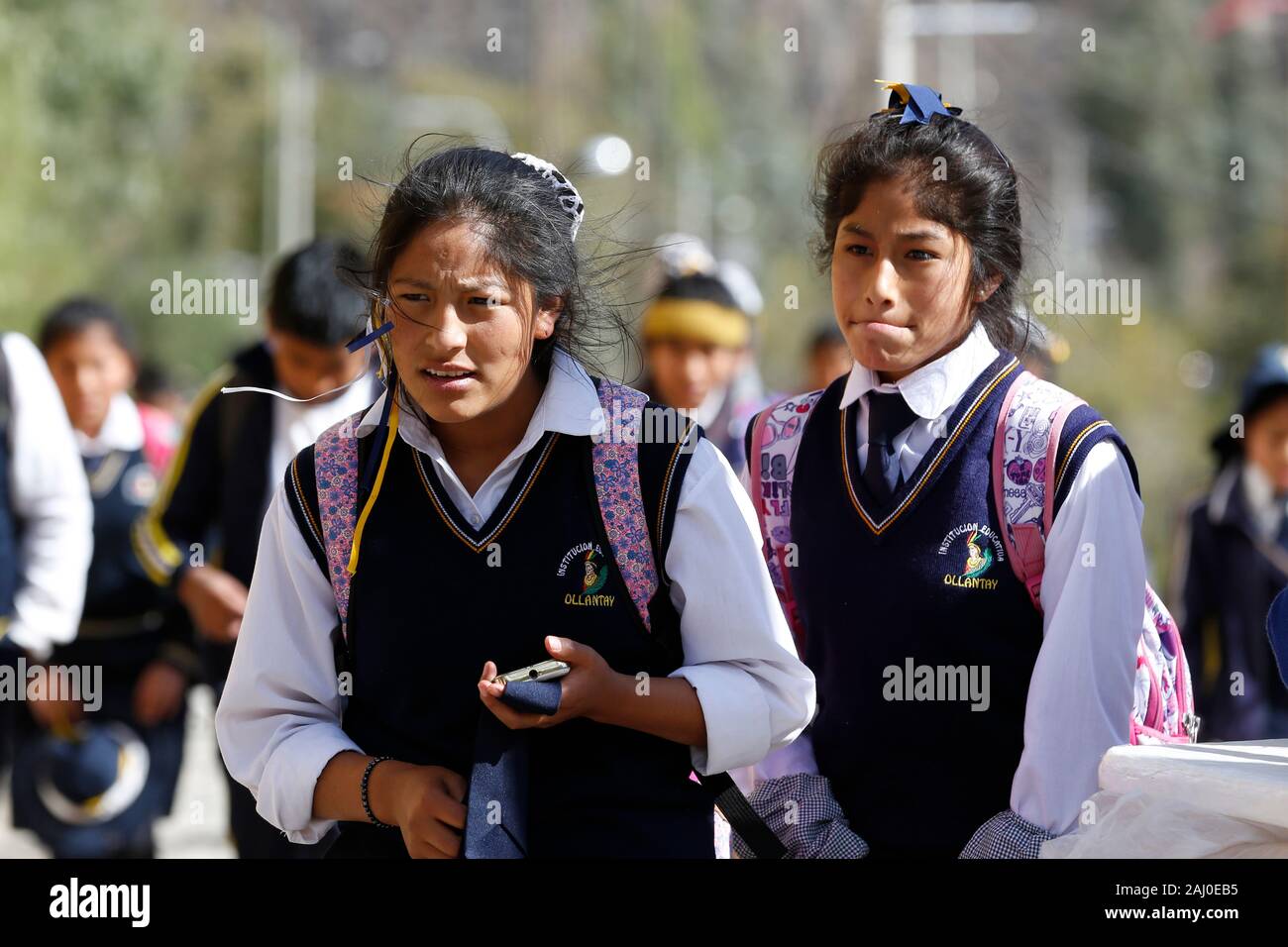 Girls In School Uniform Peru Stockfotos und -bilder Kaufen - Alamy