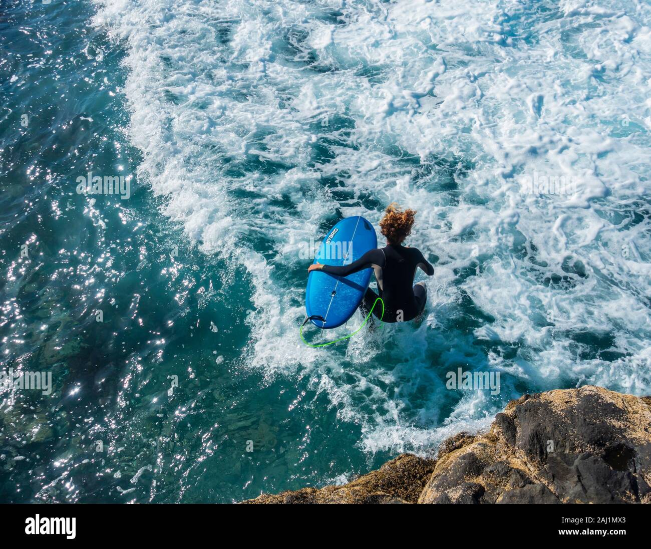 Vom meer springen -Fotos und -Bildmaterial in hoher Auflösung – Alamy