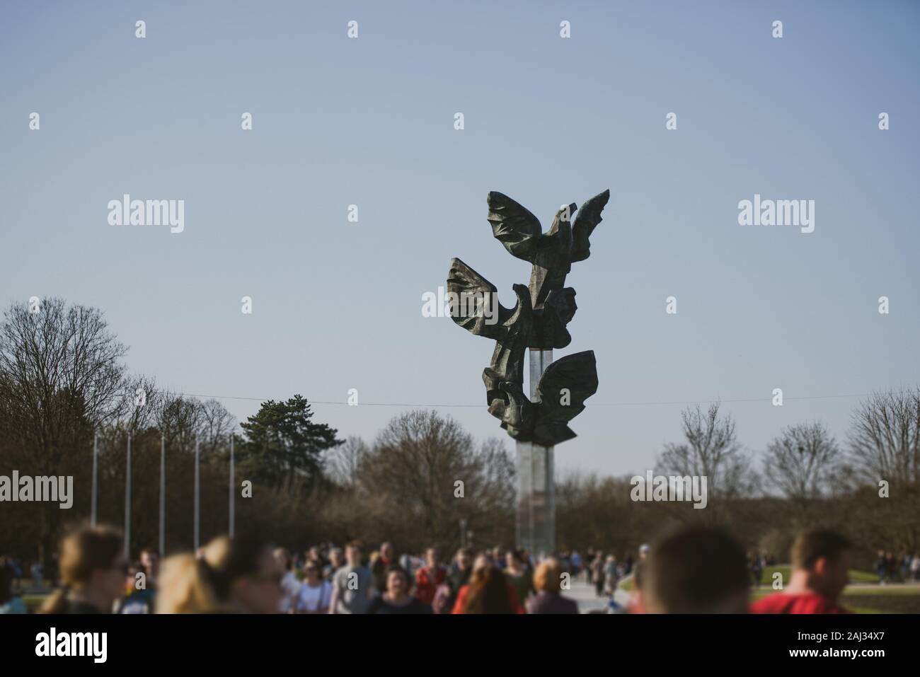 Drei adler -Fotos und -Bildmaterial in hoher Auflösung – Alamy