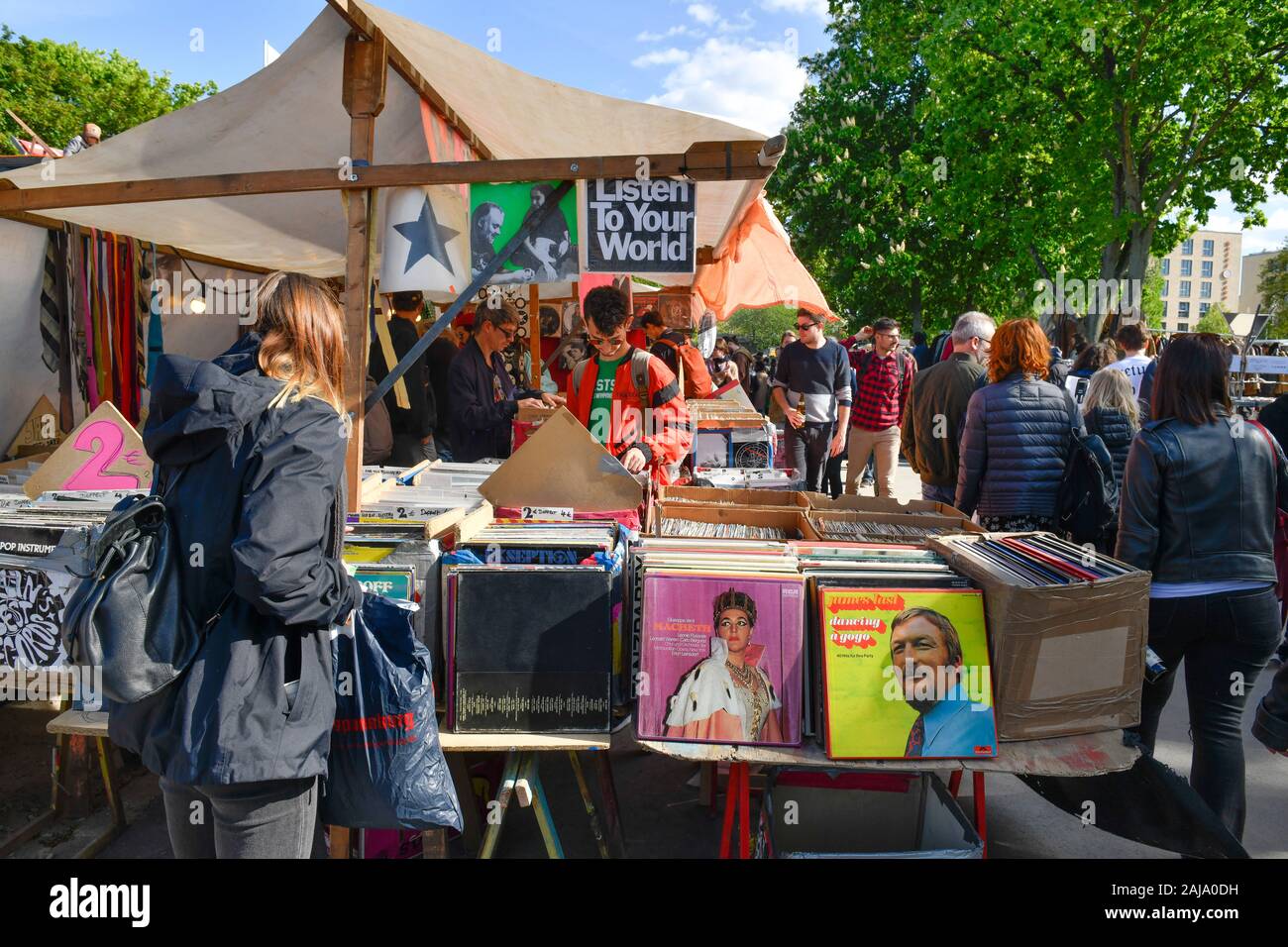 Mauerpark markt berlin -Fotos und -Bildmaterial in hoher Auflösung – Alamy