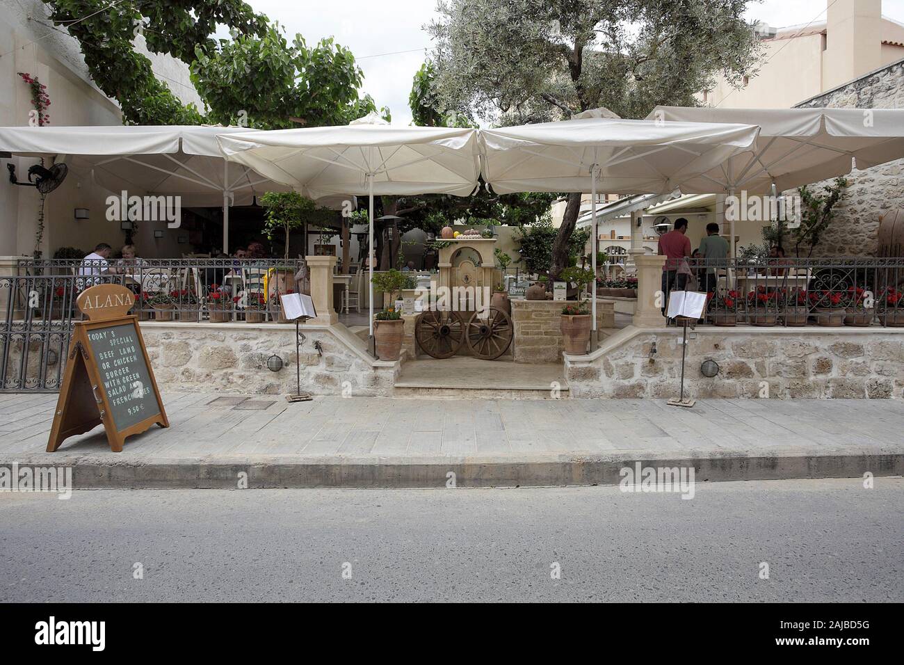 Die Alana Restaurant, in der Altstadt von Rethymnon auf der Insel Kreta ...
