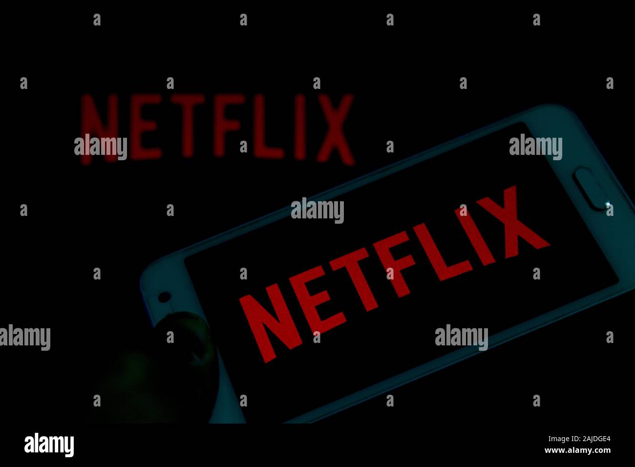 Fotoillustration netflix logo -Fotos und -Bildmaterial in hoher ...