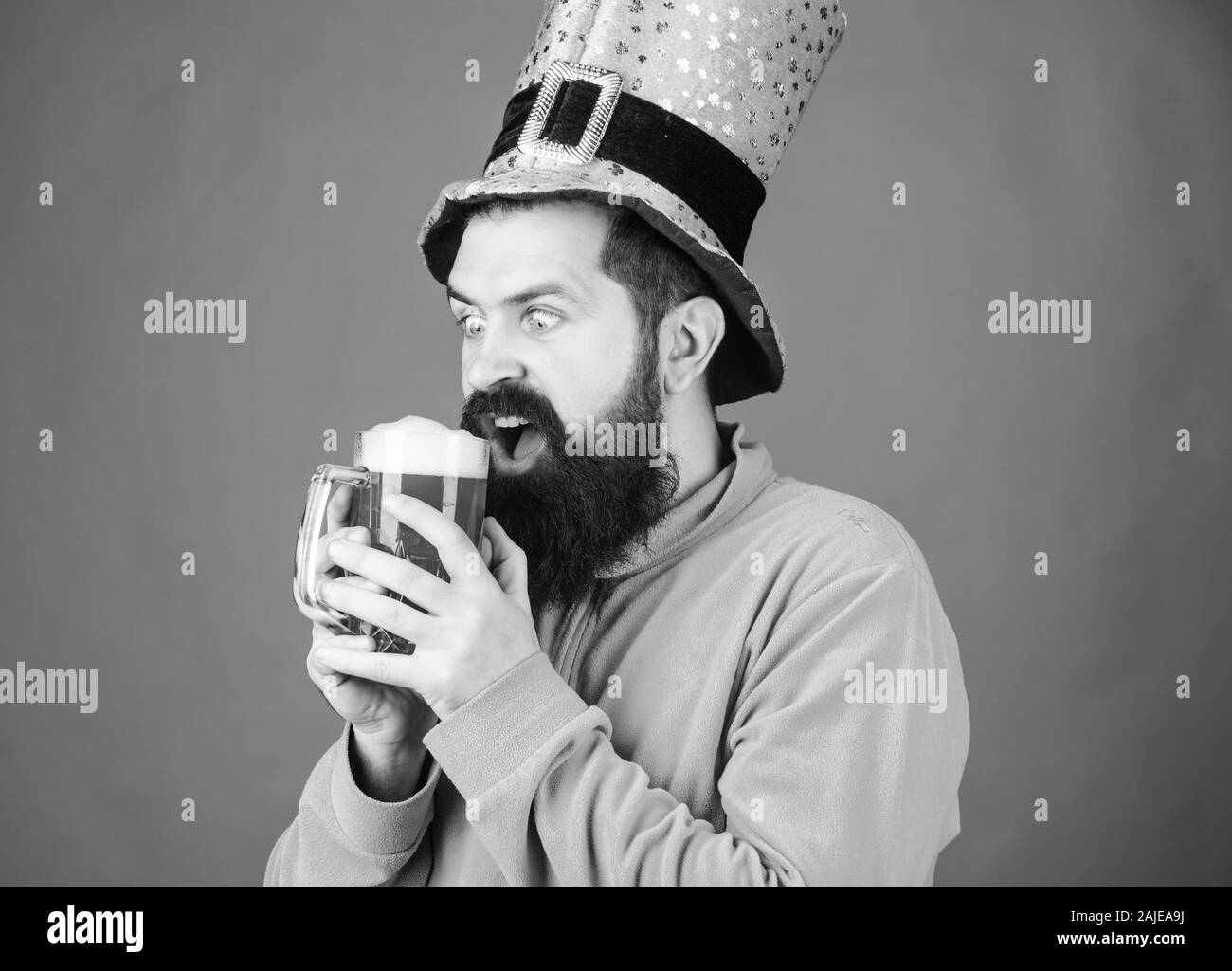 Es gibt viele gute Gründe für das Trinken. Irische Mann mit Bart ...