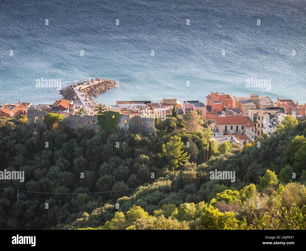 Borgo ligure -Fotos und -Bildmaterial in hoher Auflösung – Alamy
