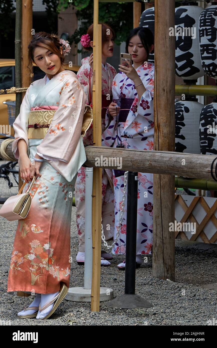Junge japanische frau -Fotos und -Bildmaterial in hoher Auflösung – Alamy