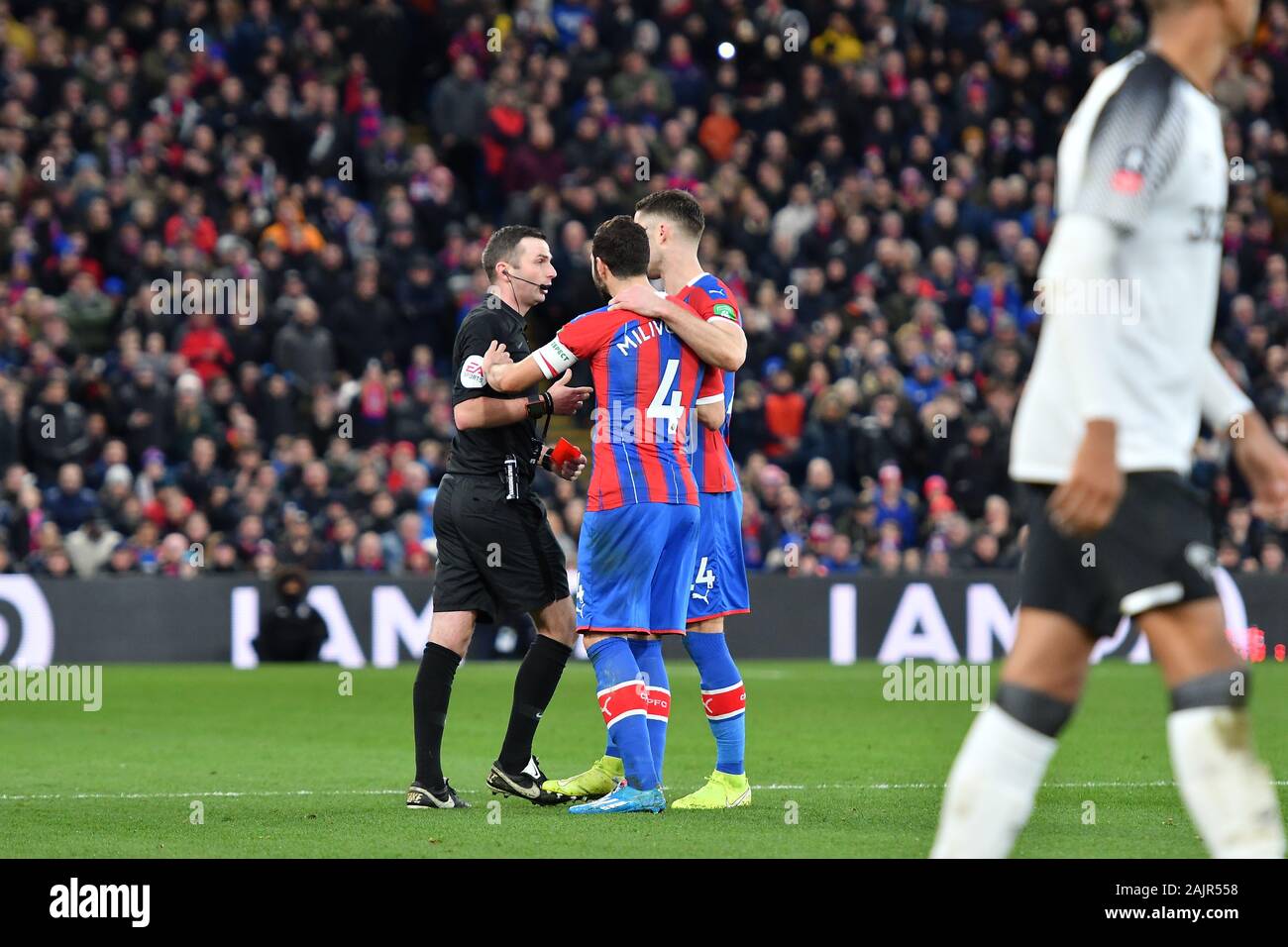 London, Großbritannien. 5. Januar 2020. Luka Milivojevic zählte von ...