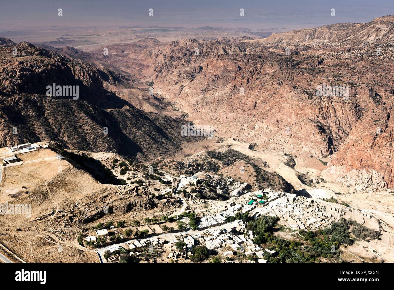 Dana Nature Reserve, felsige Tal und Dorf, Jordanien, Naher Osten ...