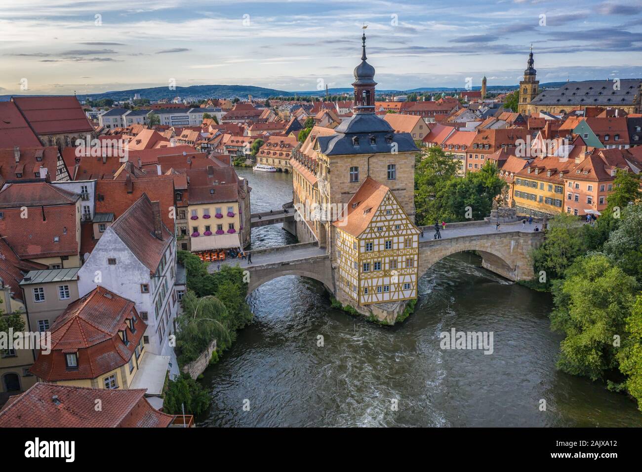Alte rathausbrücke -Fotos und -Bildmaterial in hoher Auflösung – Alamy