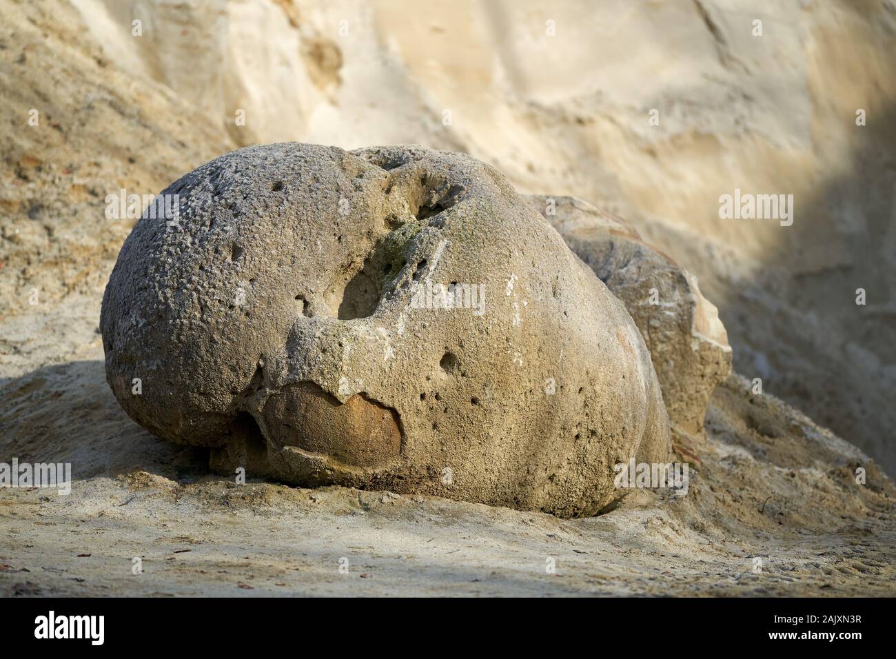 Sedimentgesteine (Konkretionen) im Naturpark in Rumänien Stockfotografie - Alamy