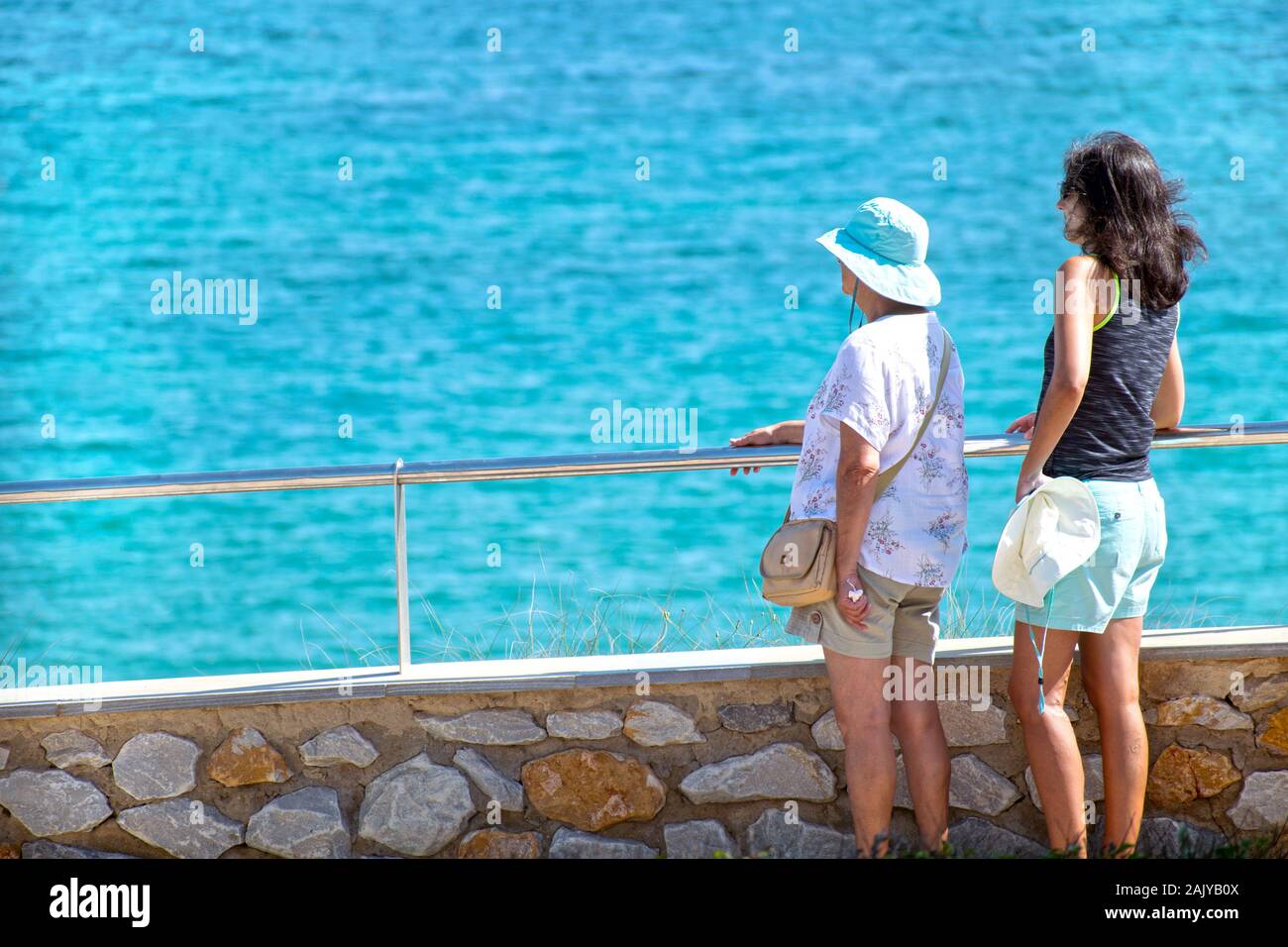 Jugendliche Am Strand Stockfotos und -bilder Kaufen - Alamy