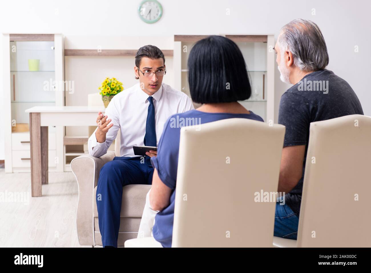 Das alte Paar besuchen Psychiater Arzt Stockfotografie - Alamy