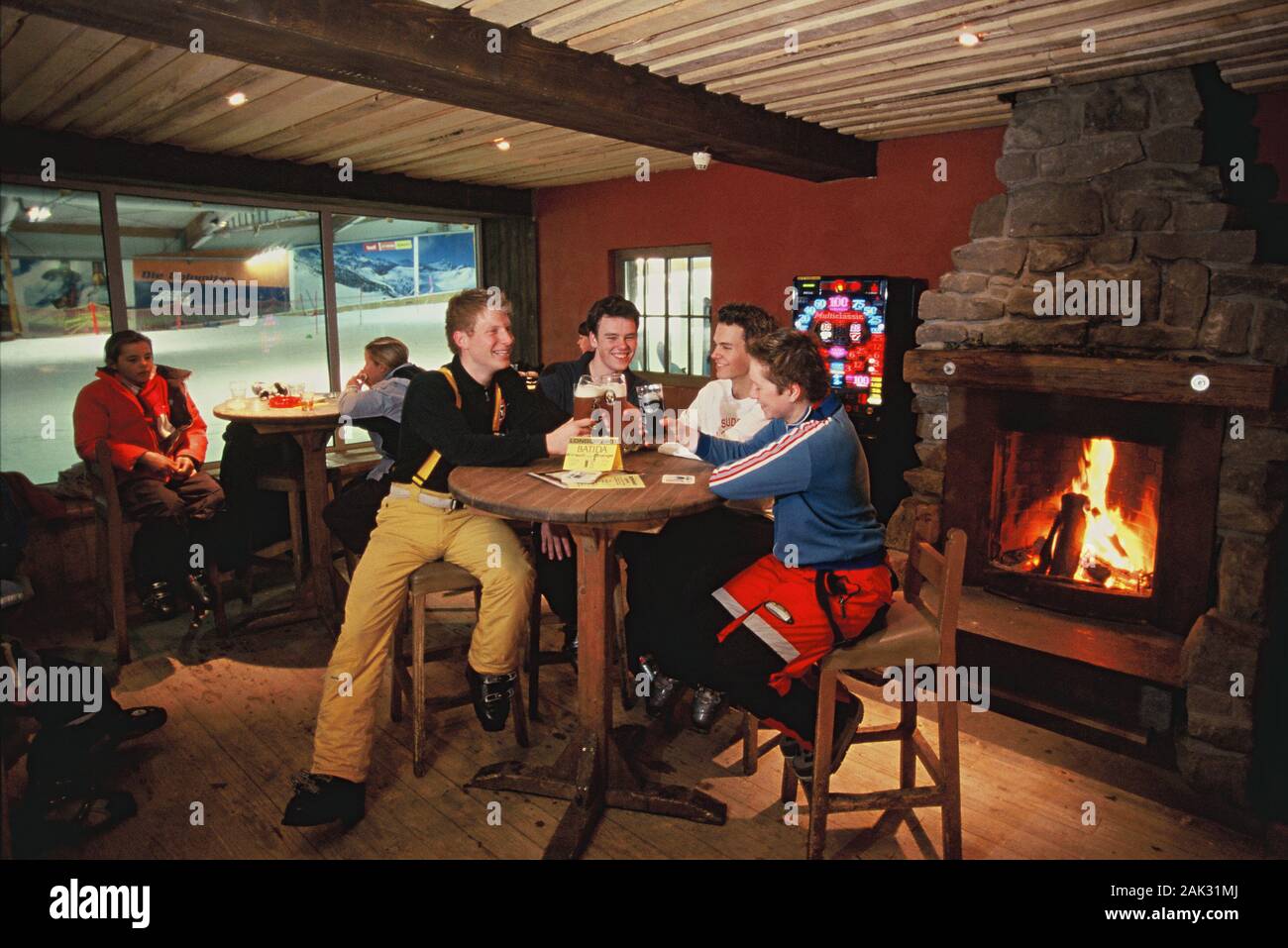 Skihalle bottrop -Fotos und -Bildmaterial in hoher Auflösung – Alamy