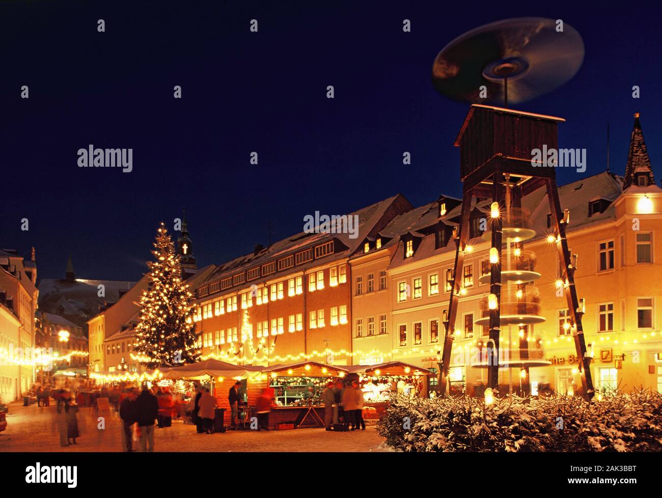 Weihnachtspyramide erzgebirge -Fotos und -Bildmaterial in hoher ...