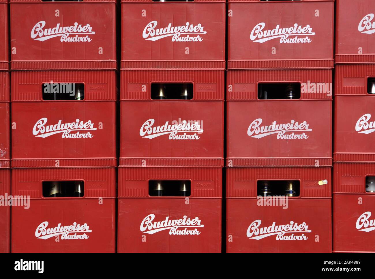 Bierkisten der Brauerei Budweiser, Budweis, Tschechien | Verwendung ...