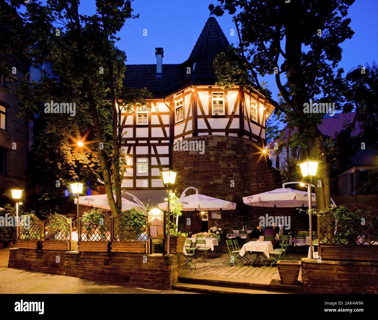 Stuttgart: Gaststätte Schellenturm im Bohnenviertel, am Abend ...
