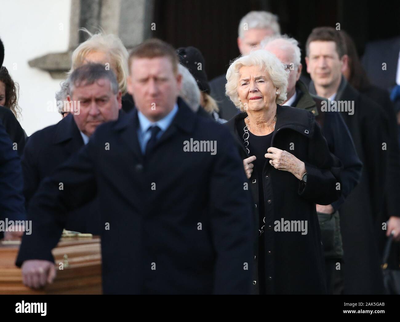 Schauspielerin Fionnula Flanagan bei der Beerdigung von RTE presenter ...