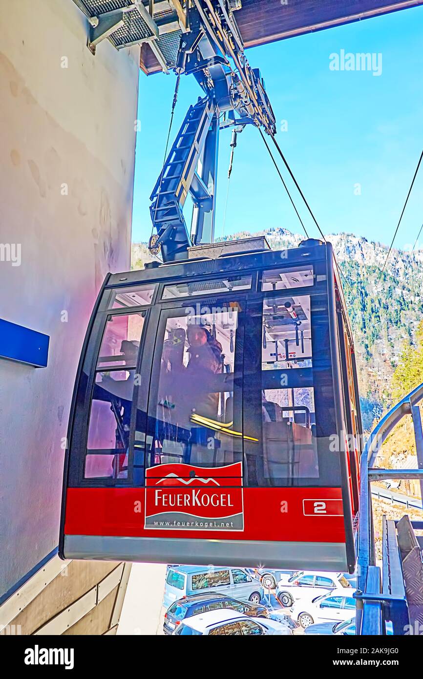 EBENSEE, Österreich - 24. FEBRUAR 2019: Die moderne farbenfrohe ...