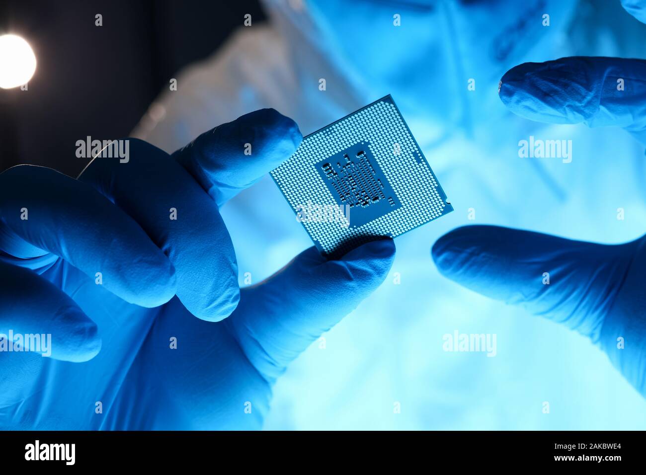 Microchip production -Fotos und -Bildmaterial in hoher Auflösung – Alamy
