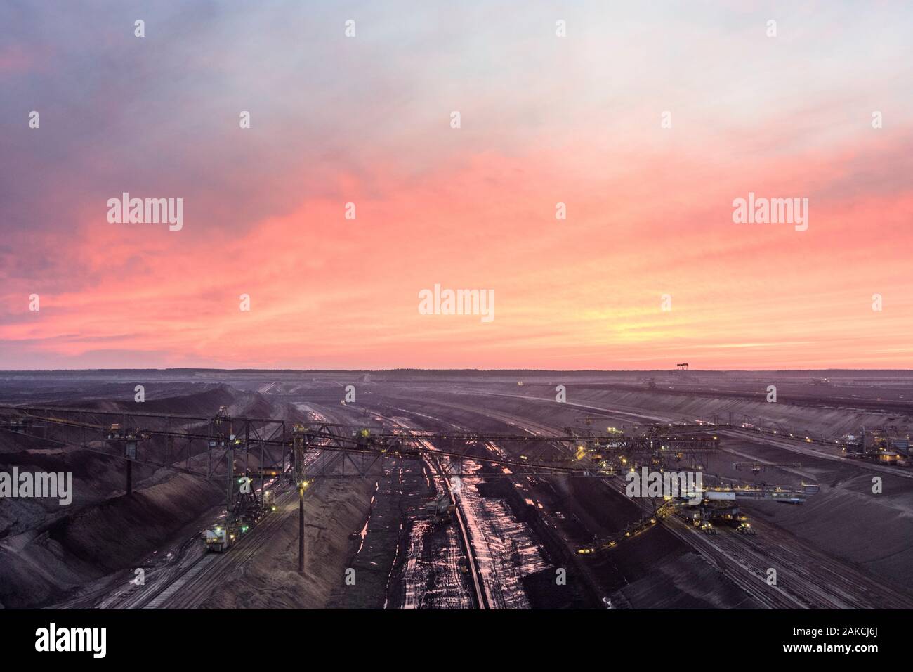 Braunkohle abbauen -Fotos und -Bildmaterial in hoher Auflösung – Alamy
