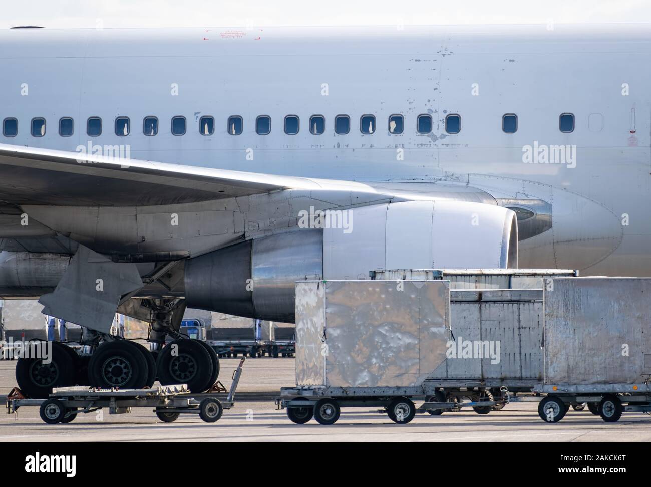 Passagier jet frachtcontainer -Fotos und -Bildmaterial in hoher ...