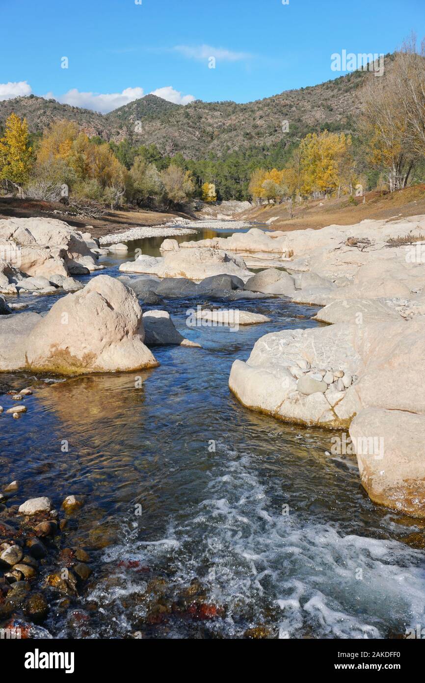 Fluss muga -Fotos und -Bildmaterial in hoher Auflösung – Alamy