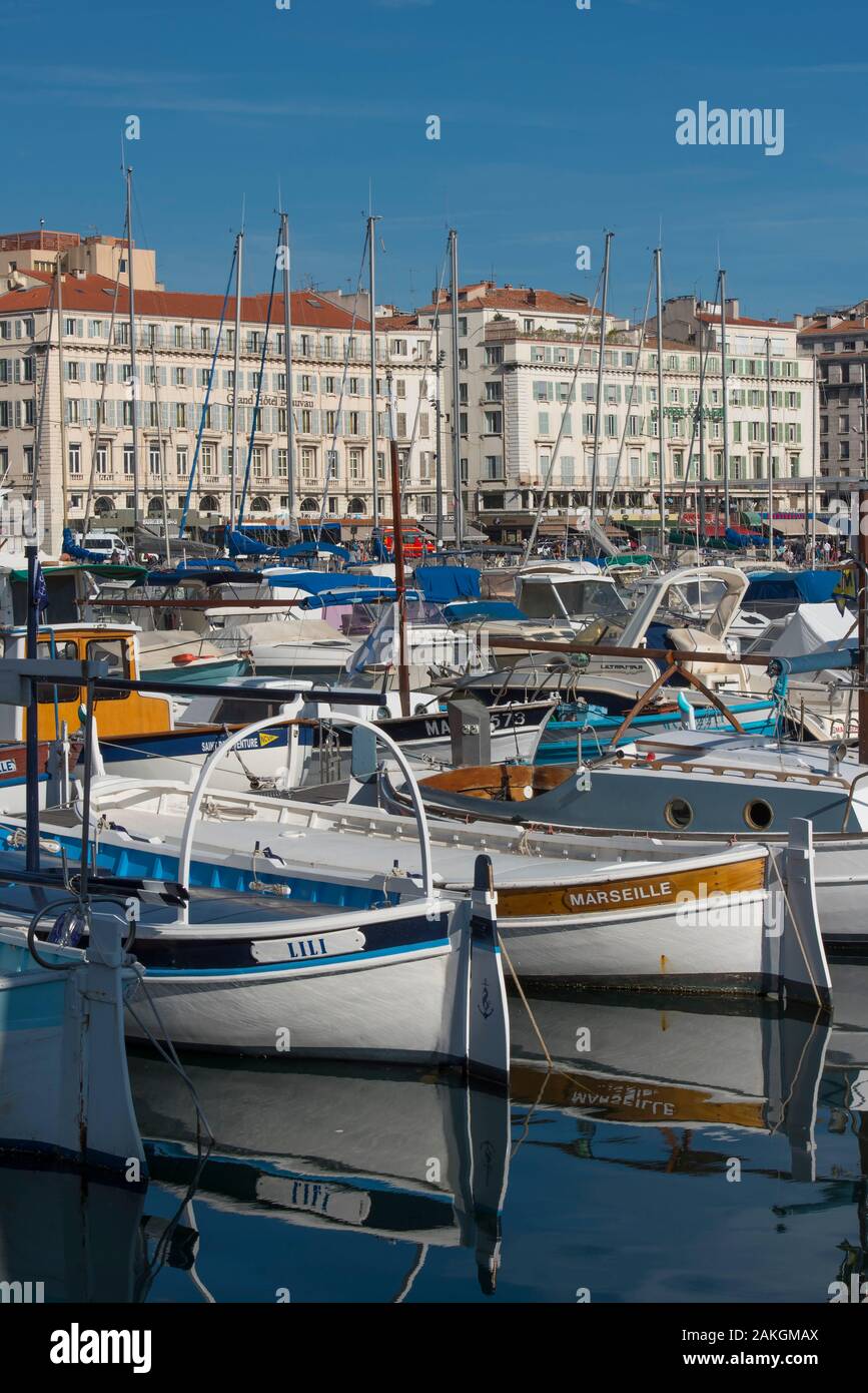 Fishing boat old port marseille -Fotos und -Bildmaterial in hoher ...